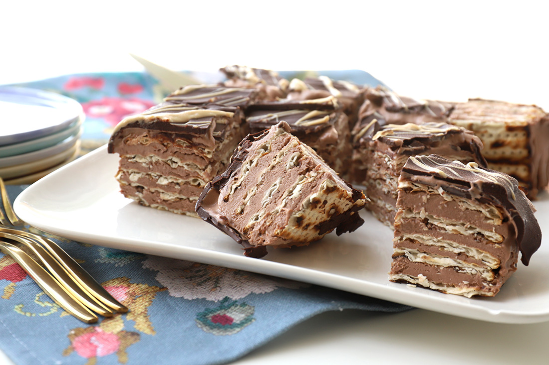 עוגת מצות מהממת עם קרם שוקולד ואגוזי לוז | אז מה את עושה כל היום